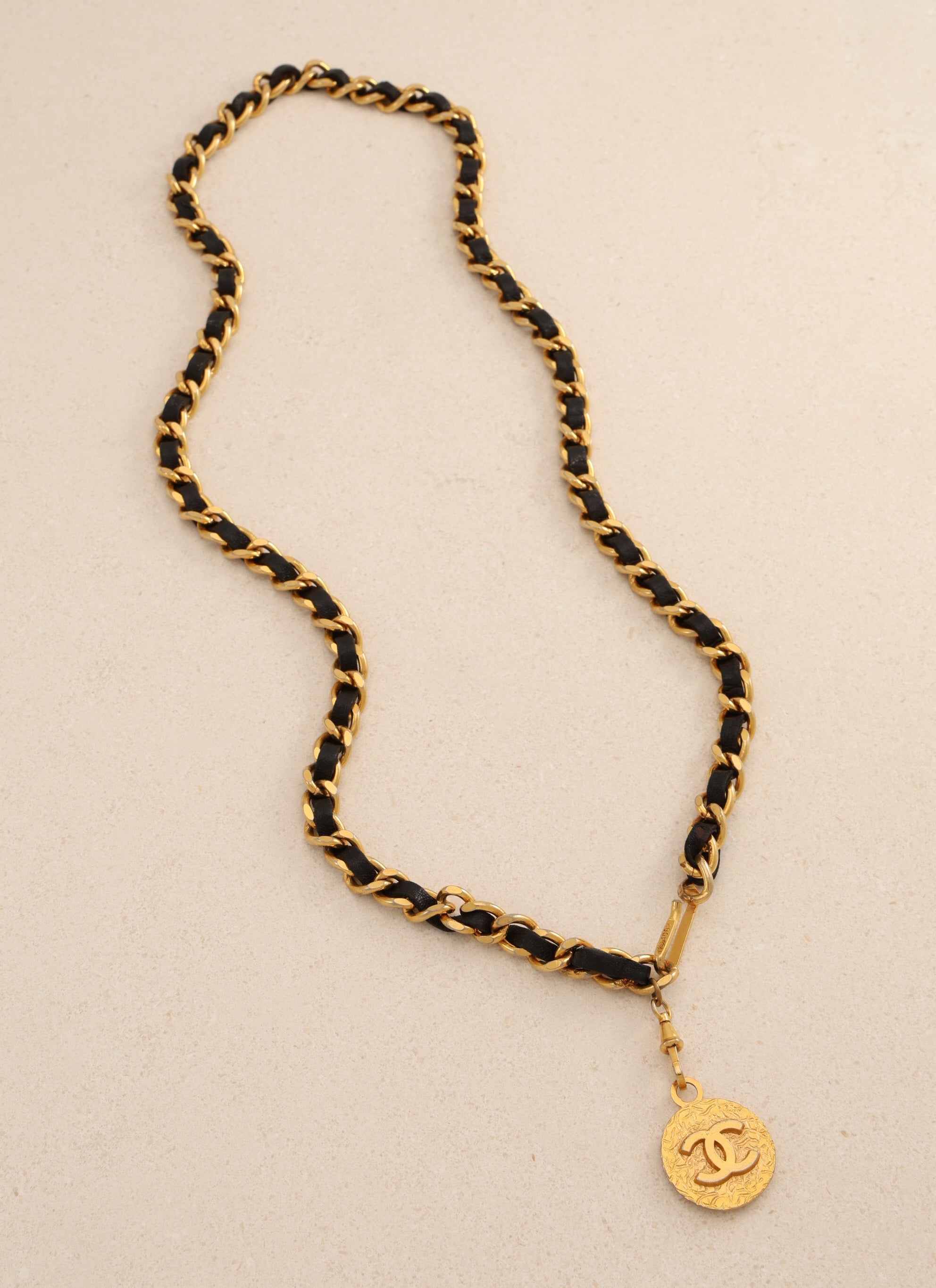 Chanel 1982 CC Logo Medallion Lambskin and Chain Belt – FashioNica