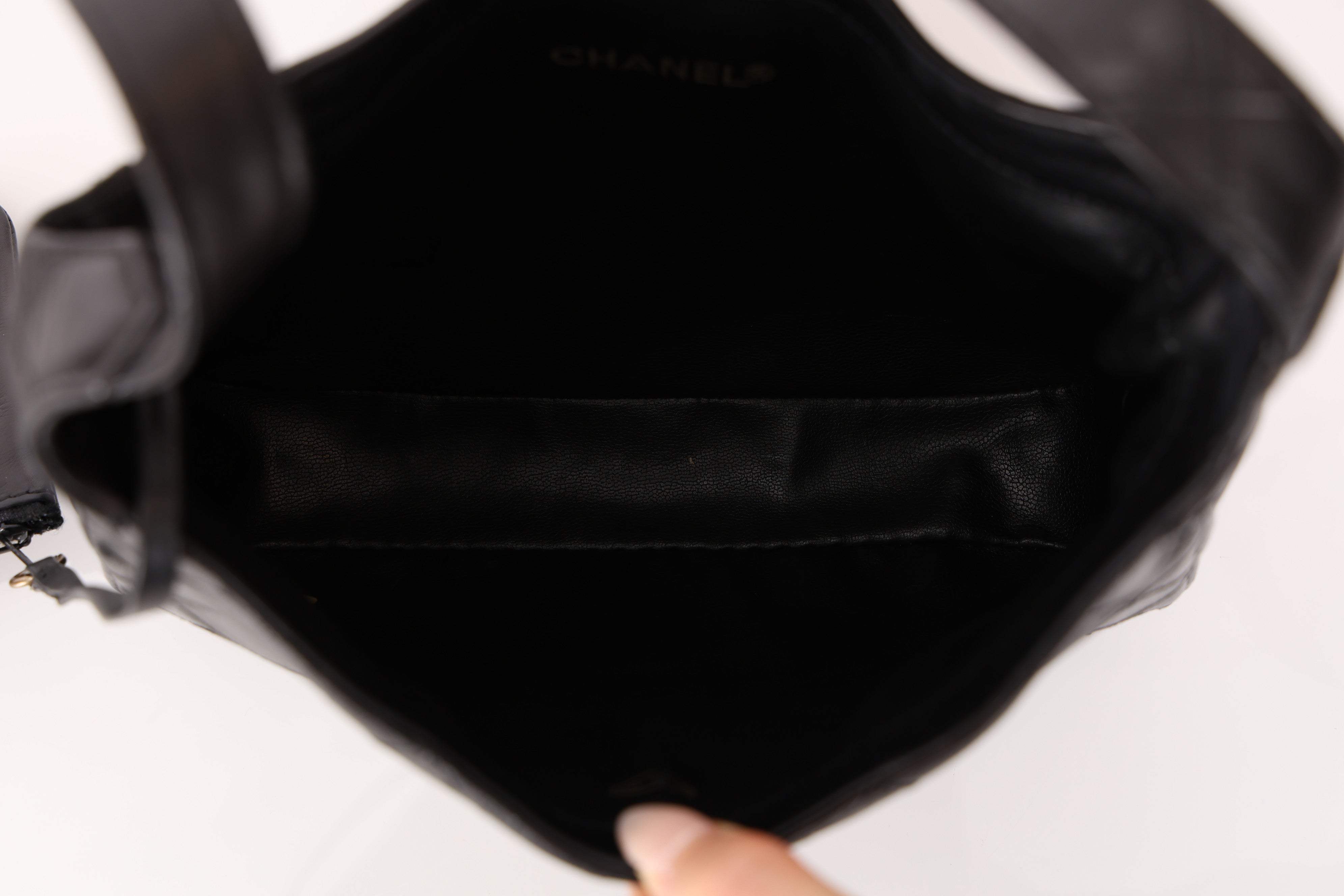 Chanel 1987 Quilted Calfskin Hobo with Pouch – FashioNica