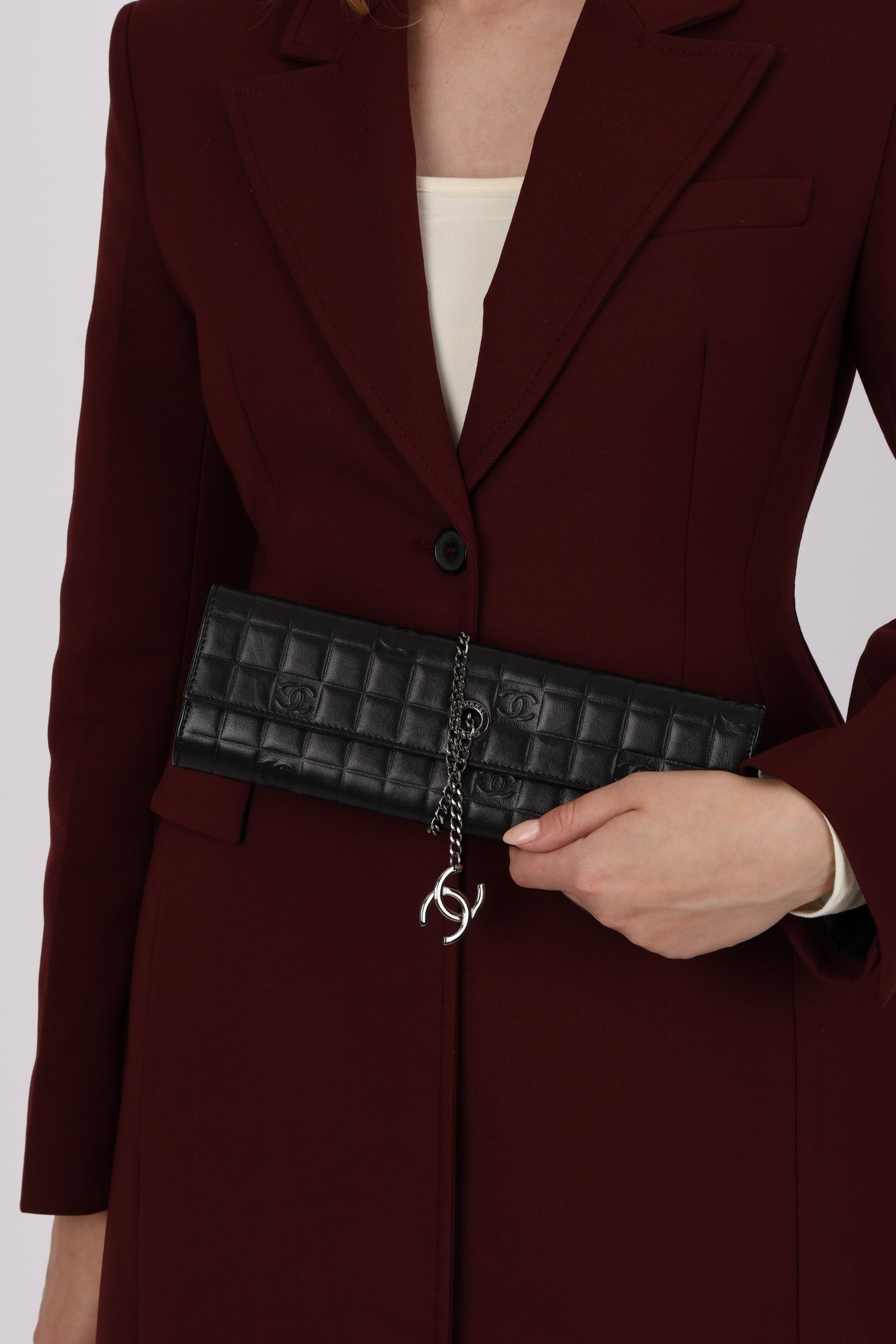 Chanel 2004 Lambskin Chocolate Bar Chain Tether Clutch – FashioNica