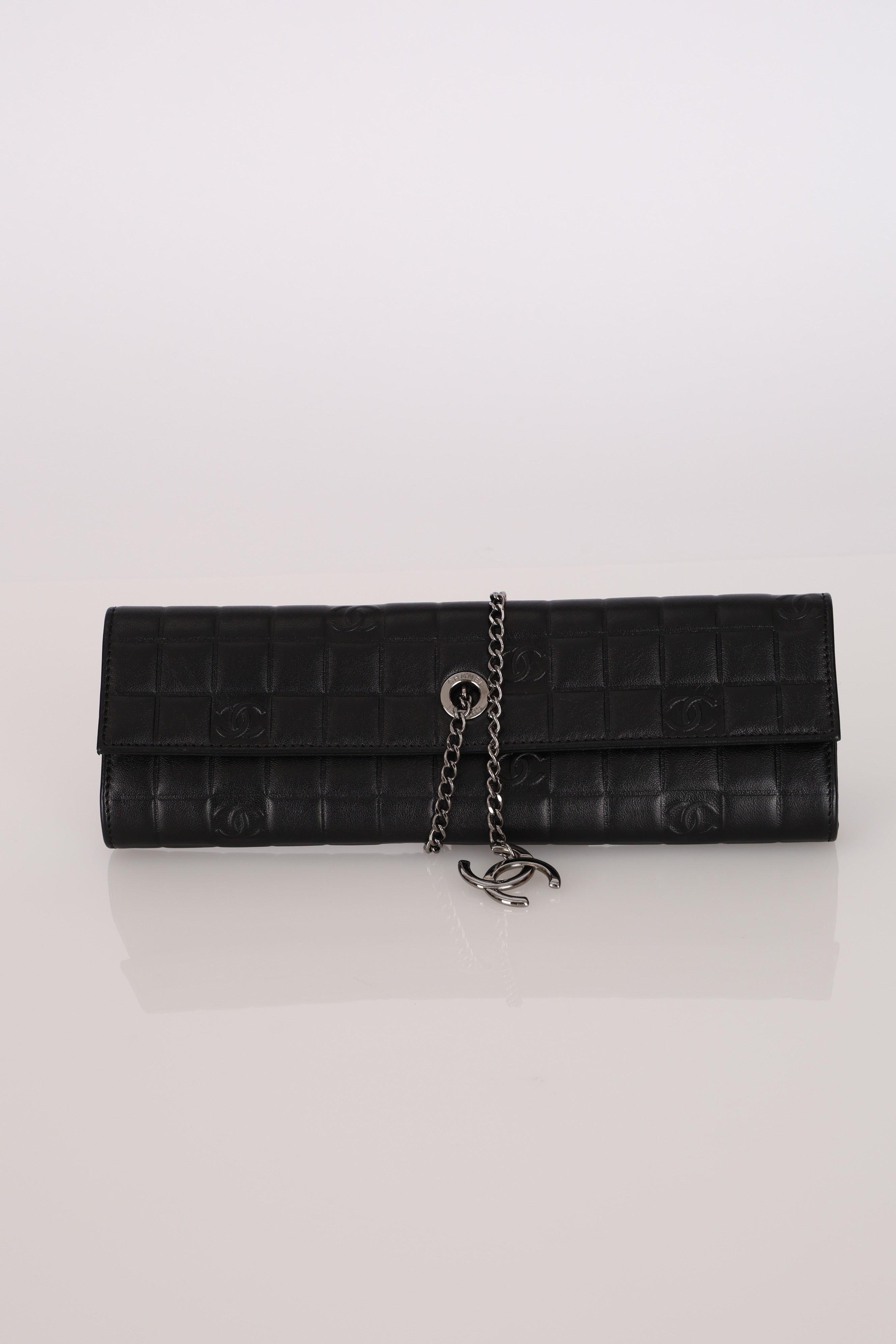 Chanel 2004 Lambskin Chocolate Bar Chain Tether Clutch – FashioNica