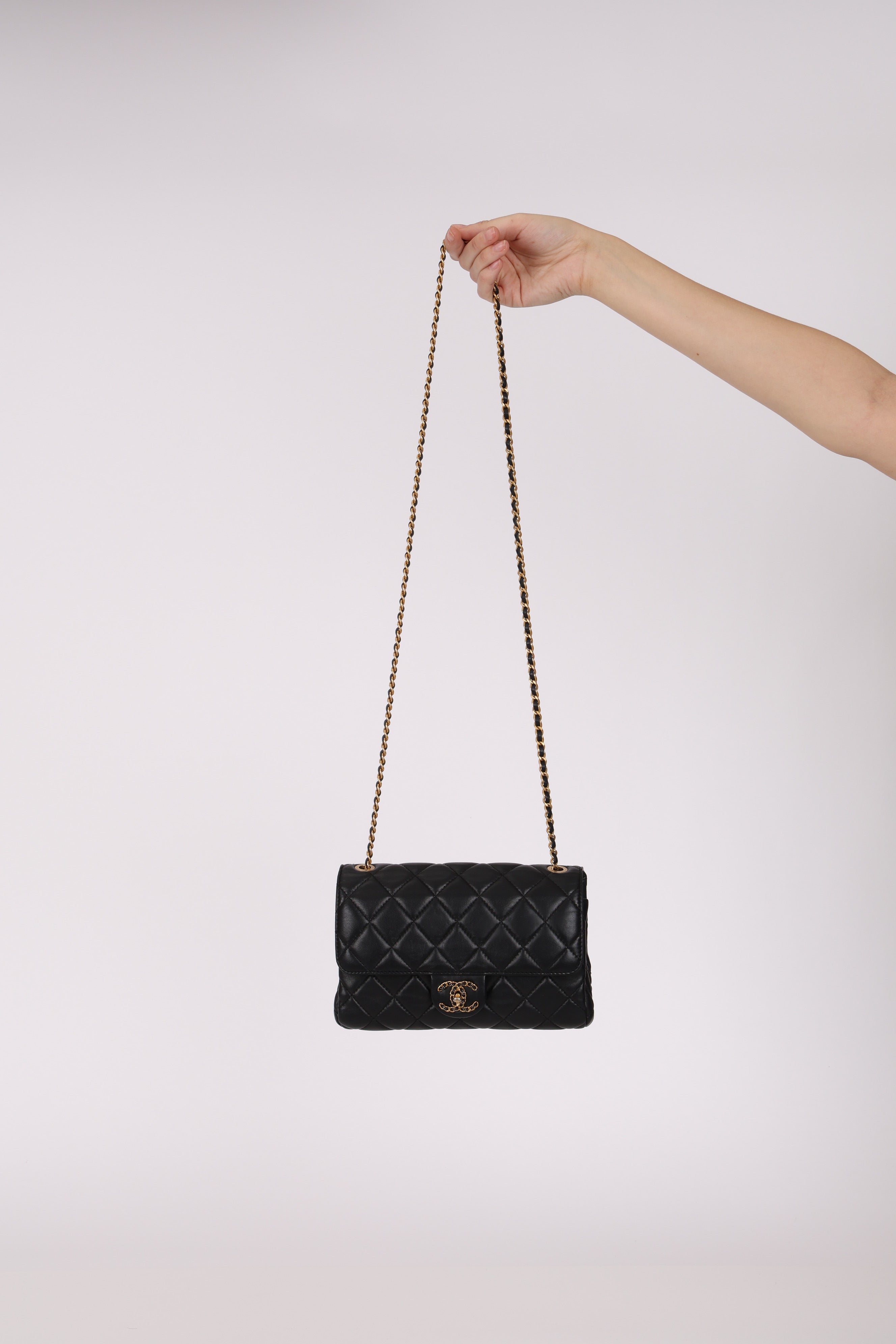 Chanel 2023 Lambskin Woven Chain CC Accordion Single Flap Bag – FashioNica