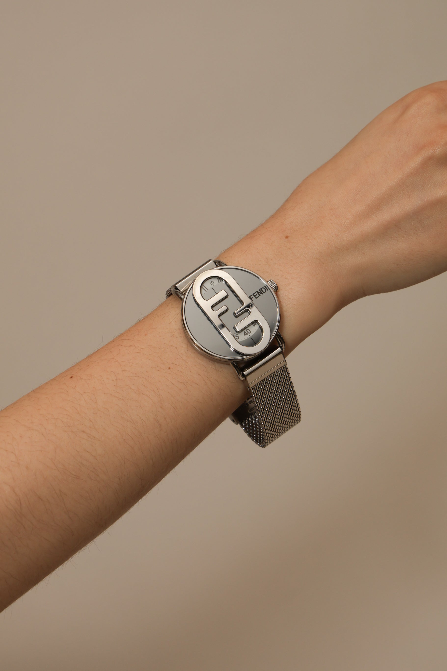 Fendi 42mm Timeless O'Lock Round Watch – FashioNica