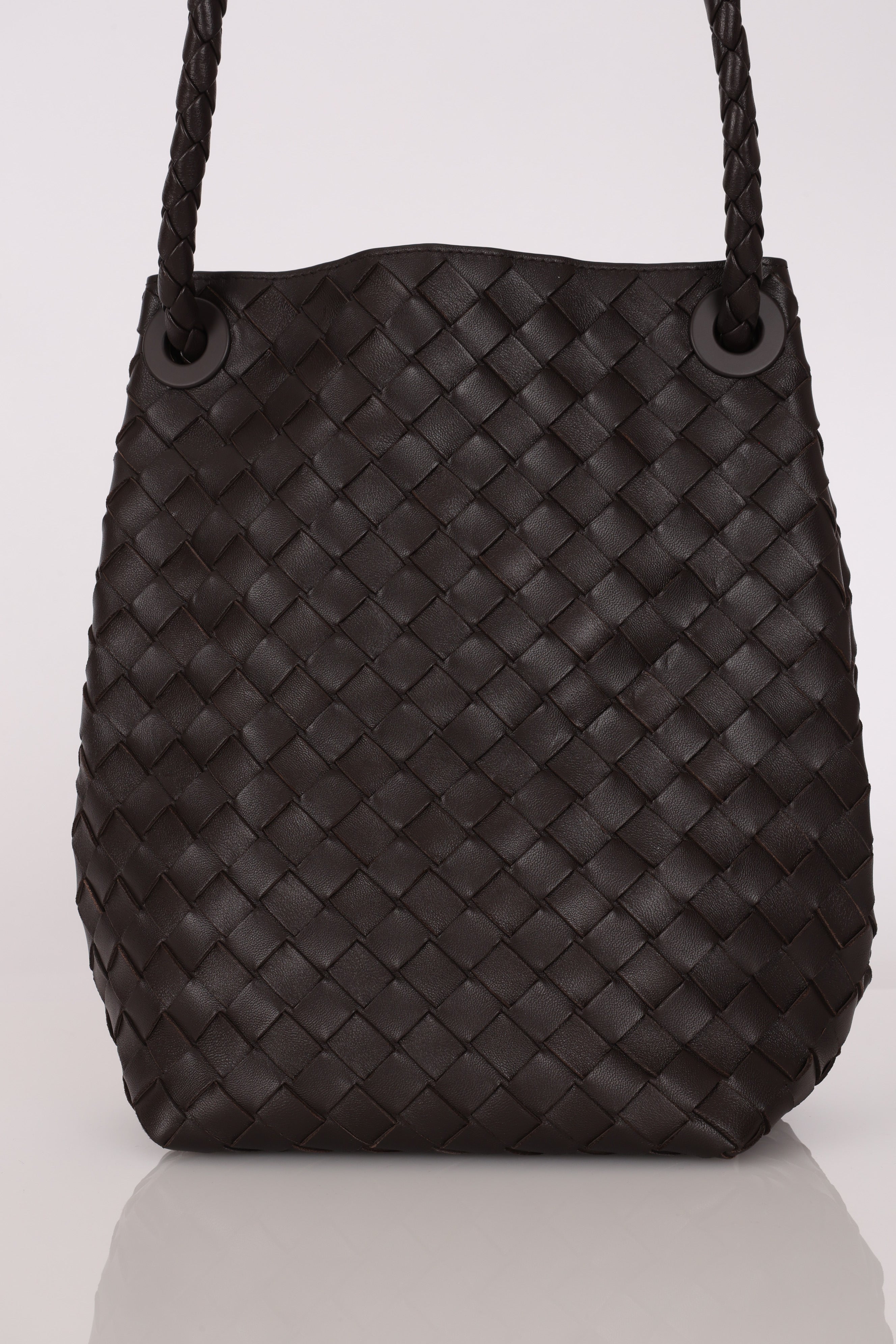 Bottega Veneta Small Intrecciato Andiamo Bucket Bag Fondant – FashioNica