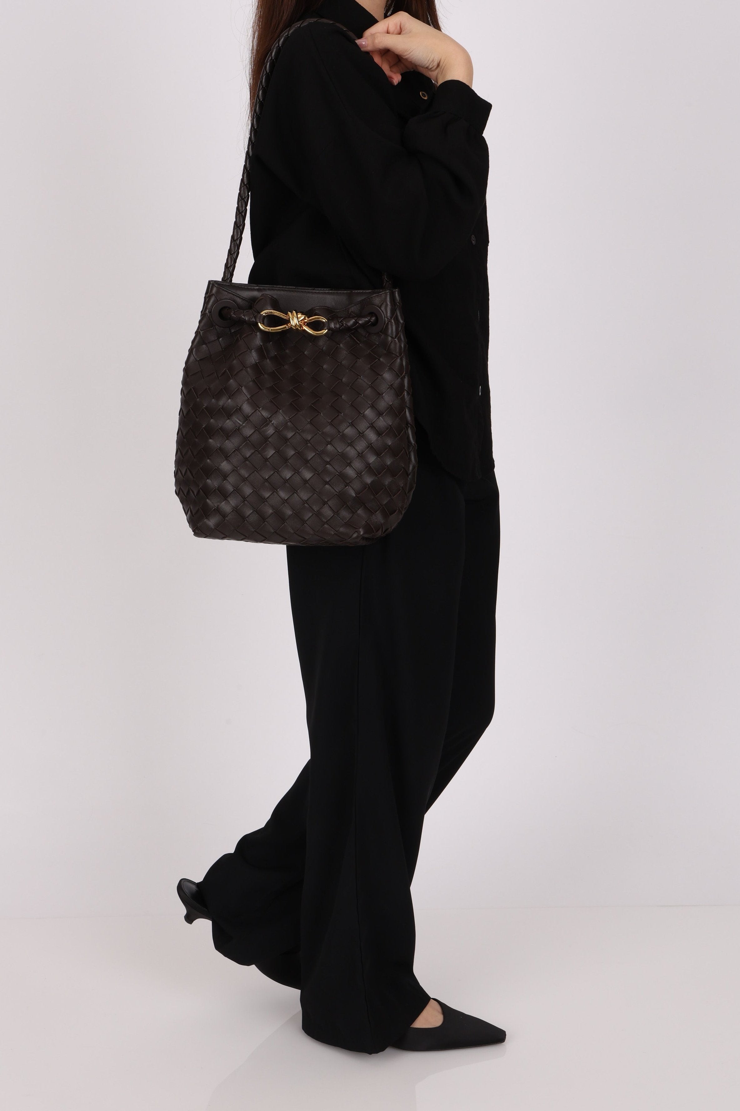 Bottega Veneta Small Intrecciato Andiamo Bucket Bag Fondant – FashioNica